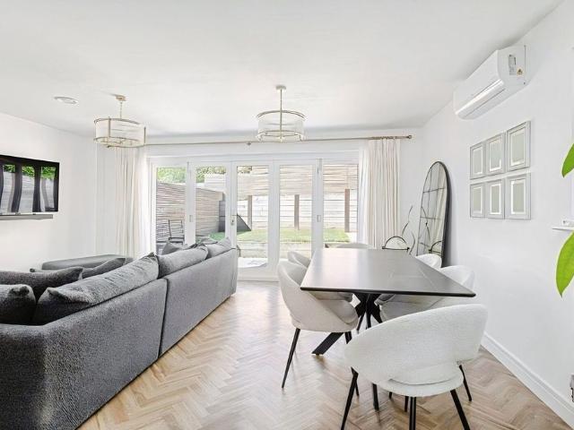2 Bedroom Semi Detached House To Rent
