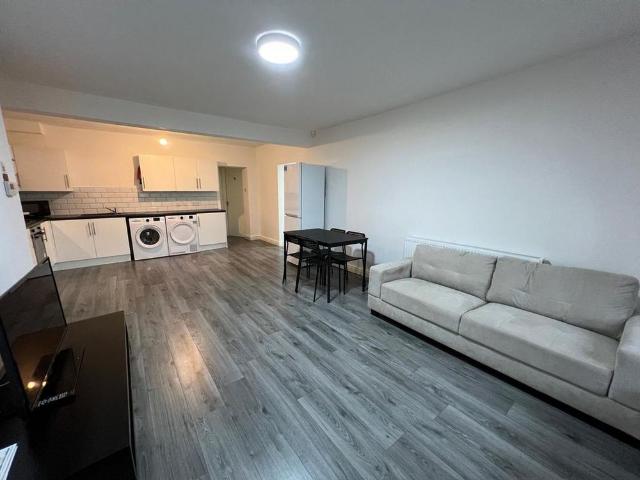 2 bedroom semi detached house to rent