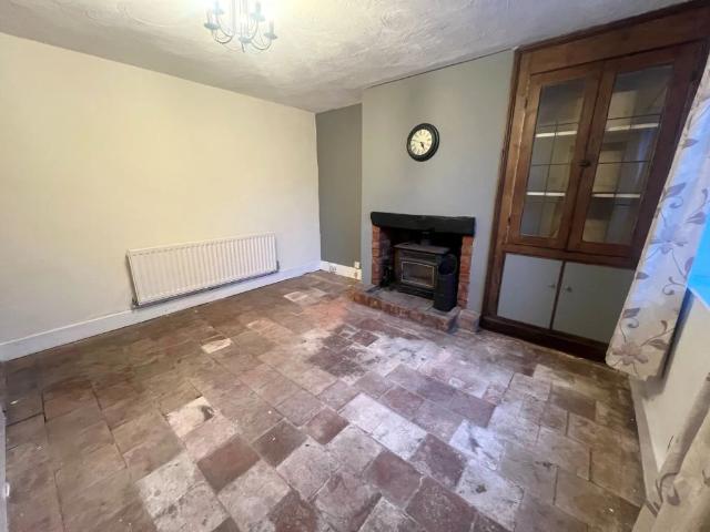 2 bedroom semi detached house to rent