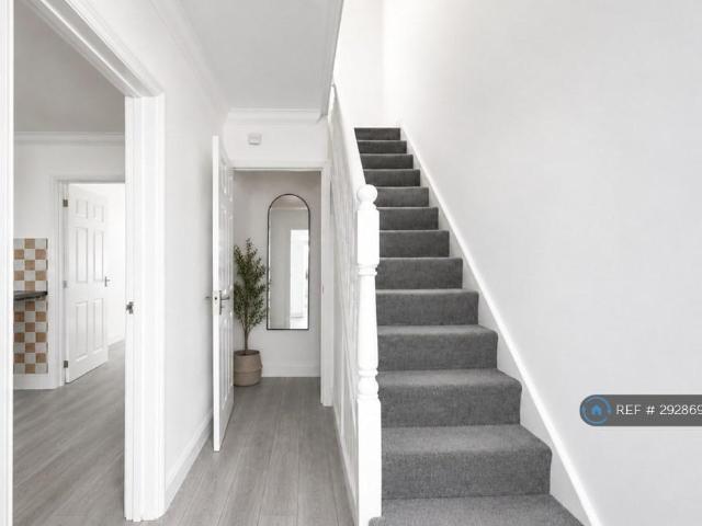 2 bedroom semi detached house to rent