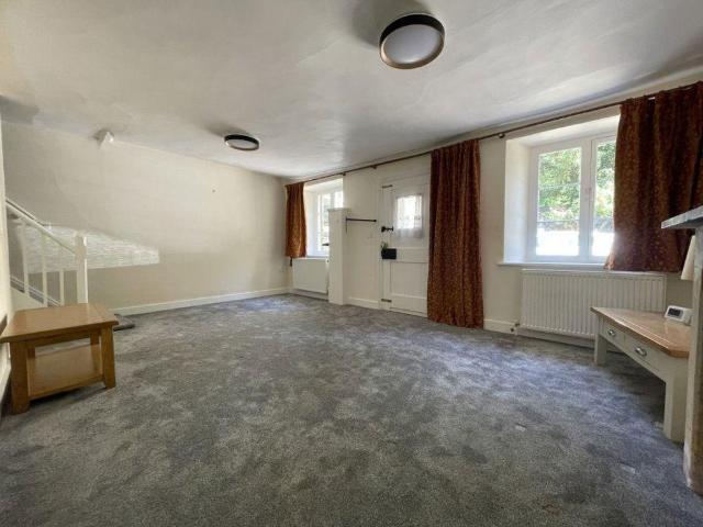 2 bedroom semi detached house to rent