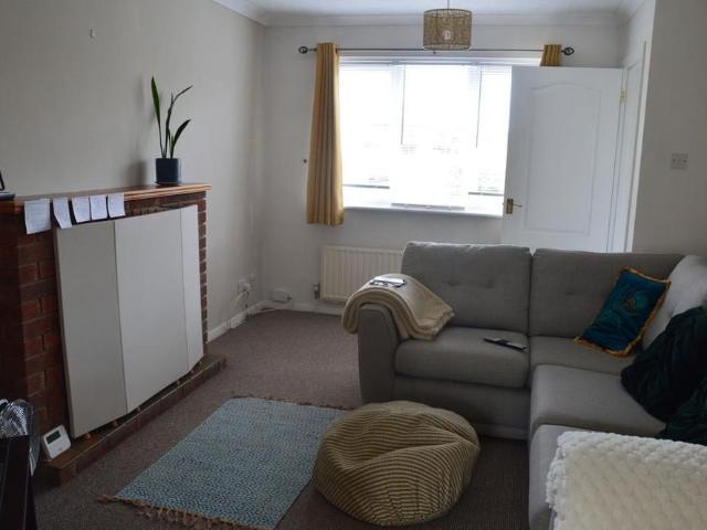 2 bedroom semi detached house to rent