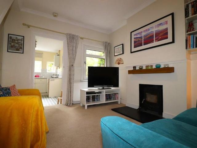 2 bedroom semi detached house to rent