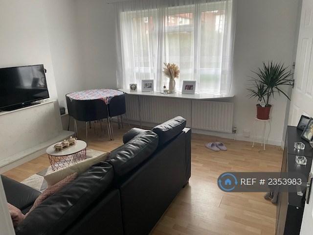 2 bedroom semi detached house to rent
