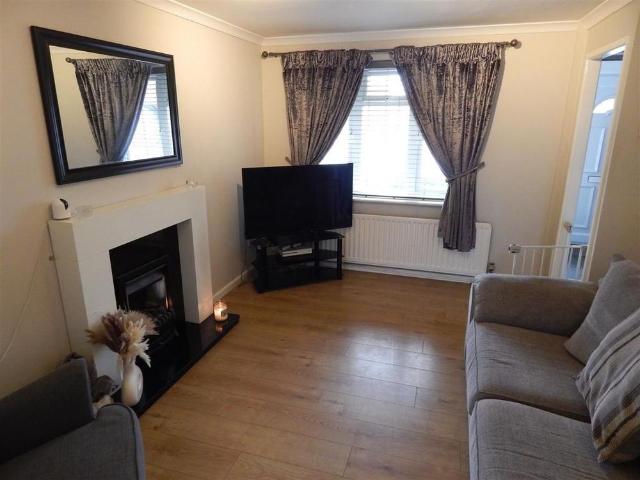 2 bedroom semi detached house to rent
