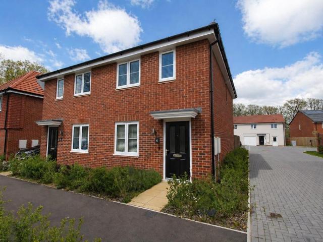 2 bedroom semi detached house to rent