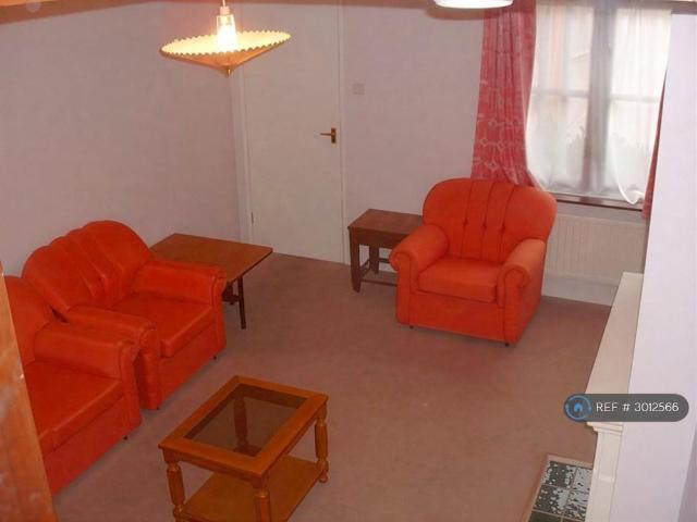 2 bedroom semi detached house to rent