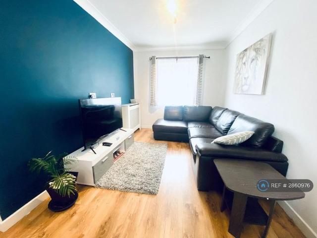 2 bedroom semi detached house to rent