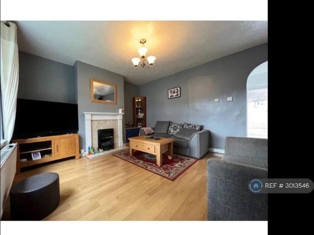 2 bedroom semi detached house to rent