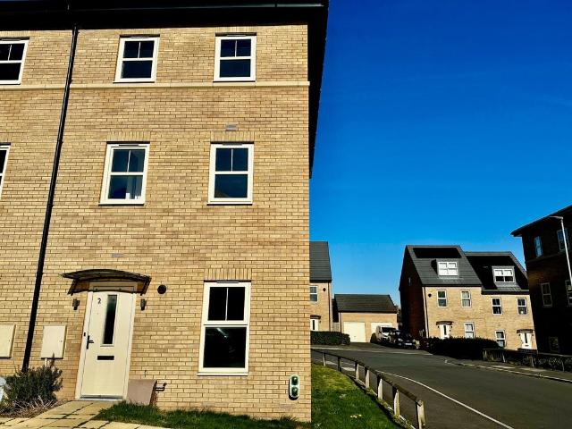 2 bedroom semi detached house to rent