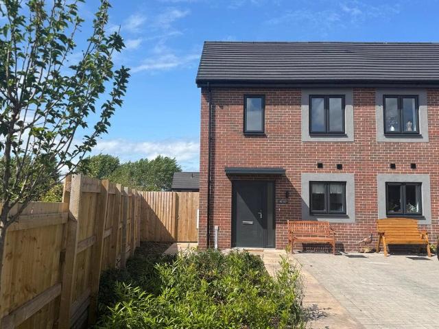 2 bedroom semi detached house to rent