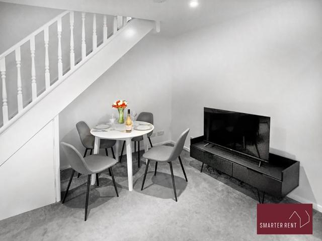 2 bedroom semi detached house to rent