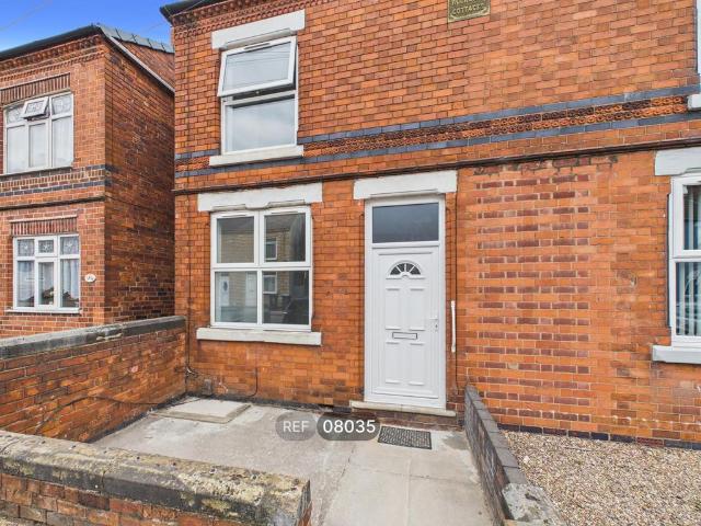 2 bedroom semi detached house to rent