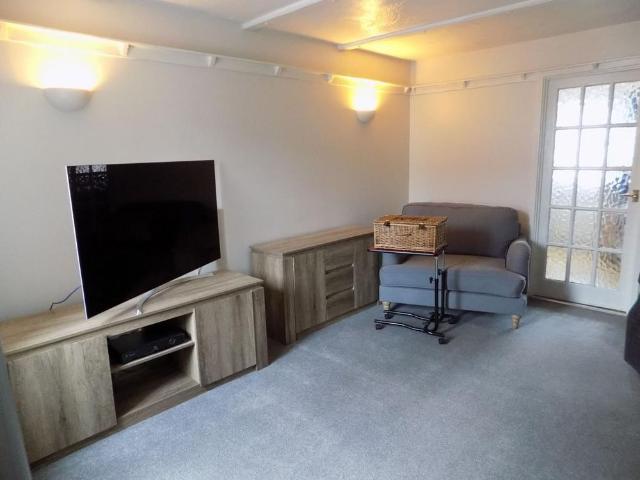 2 bedroom semi detached house to rent