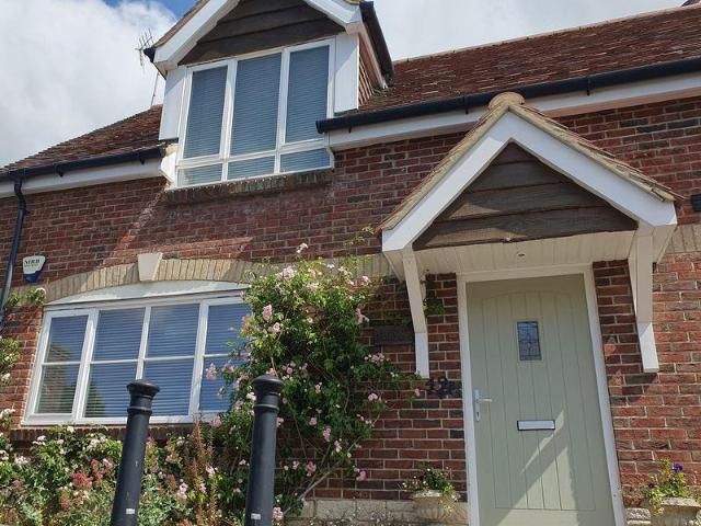 2 bedroom semi detached house to rent