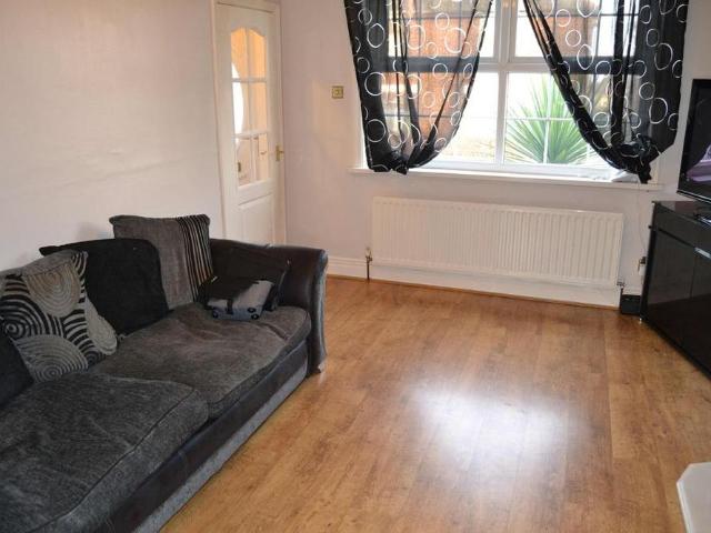 2 bedroom semi detached house to rent