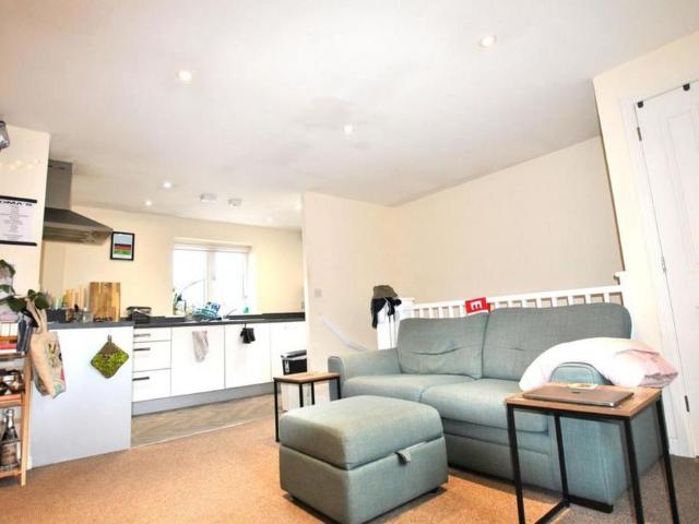 2 bedroom semi detached house to rent