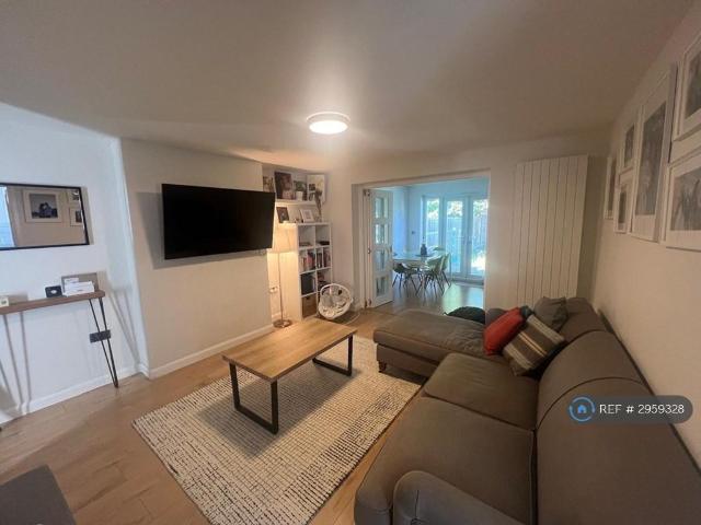 2 bedroom semi detached house to rent