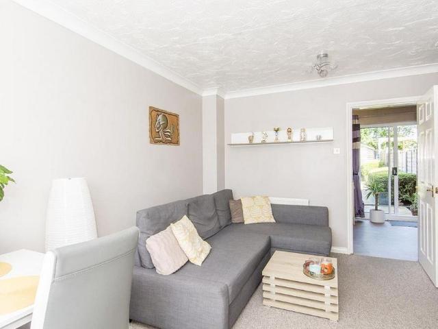 2 bedroom semi detached house to rent