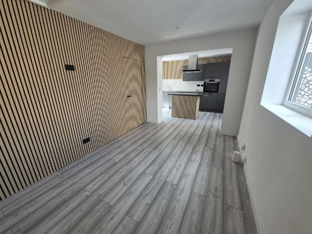 2 bedroom semi detached house to rent
