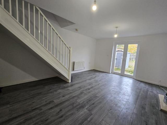 2 bedroom semi detached house to rent