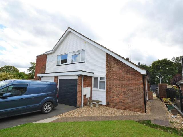 2 bedroom semi detached house to rent