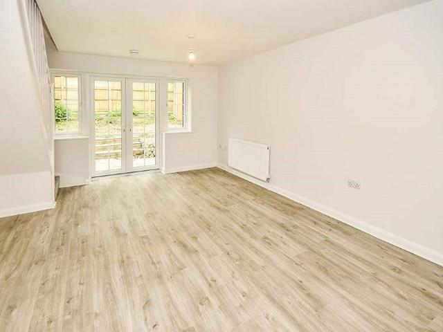2 bedroom semi detached house to rent