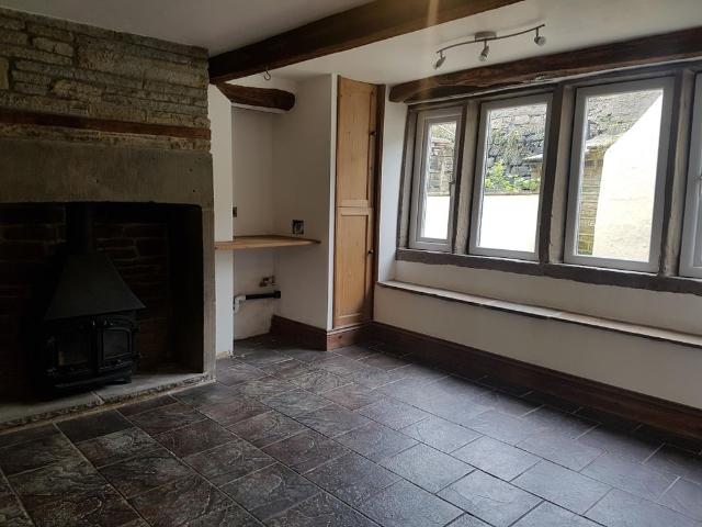 2 bedroom semi detached house to rent