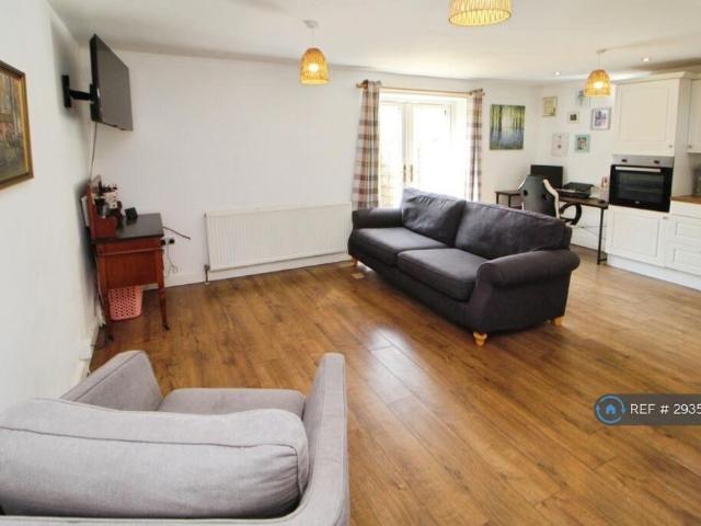 2 bedroom semi detached house to rent
