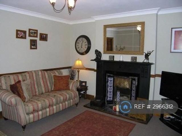 2 bedroom semi detached house to rent
