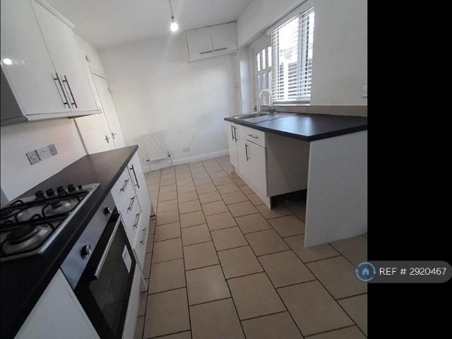 2 bedroom semi detached house to rent