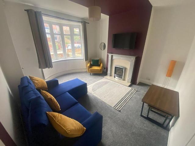 2 bedroom semi detached house to rent