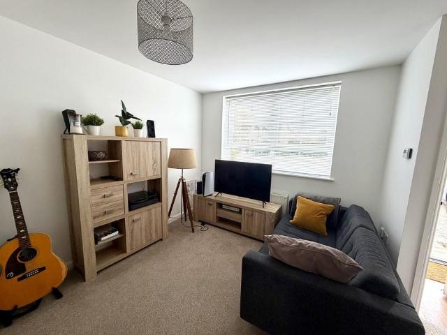 2 bedroom semi detached house to rent