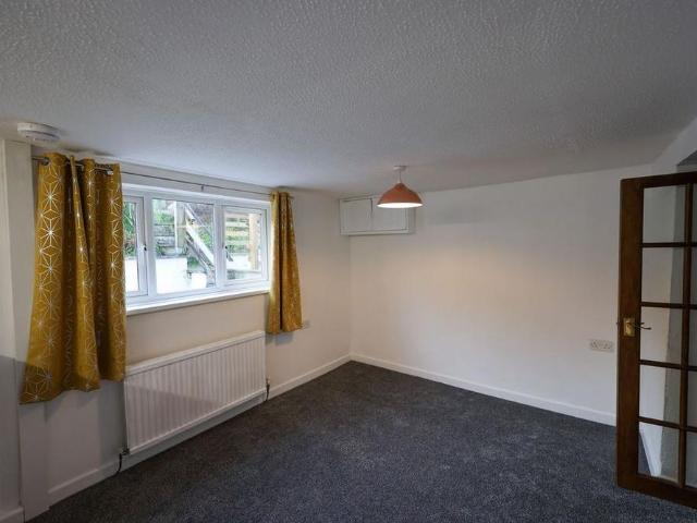 2 bedroom semi detached house to rent