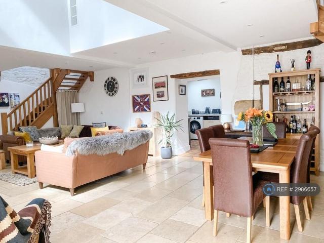 2 bedroom semi detached house to rent