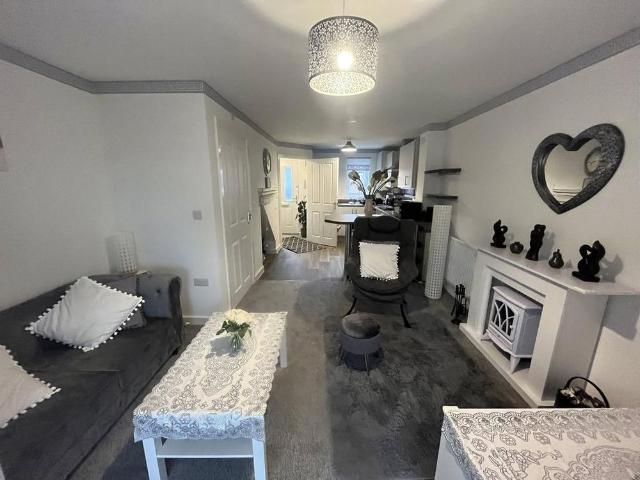 2 bedroom semi detached house to rent