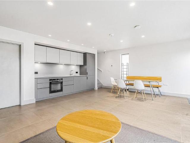 2 bedroom semi detached house to rent