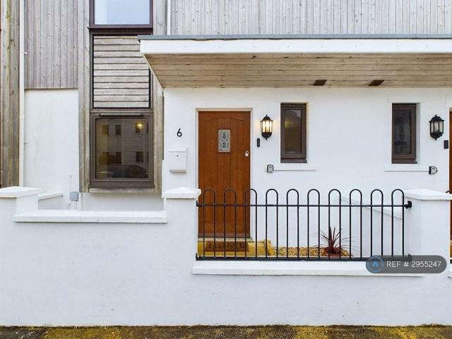 2 bedroom semi detached house to rent