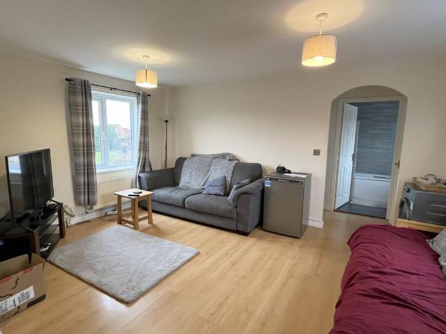 2 bedroom semi detached house to rent