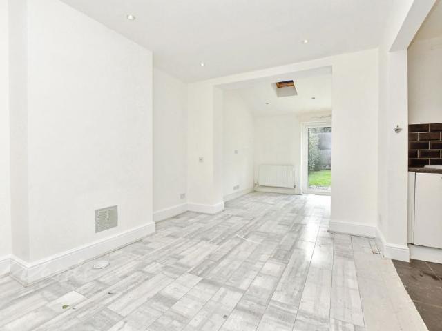 2 bedroom semi detached house to rent