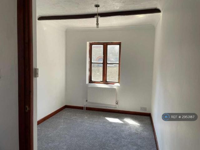 2 bedroom semi detached house to rent