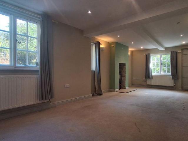 2 bedroom semi detached house to rent