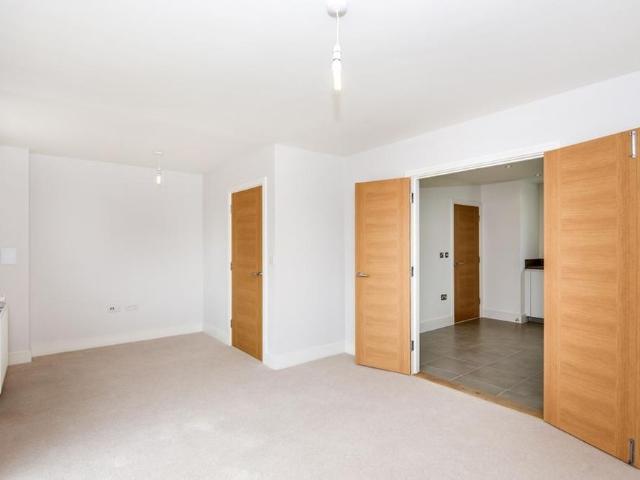 2 bedroom semi detached house to rent