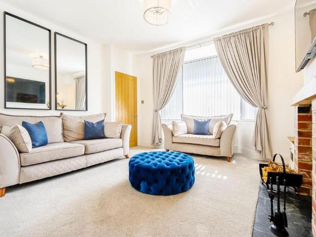 2 bedroom semi detached house to rent