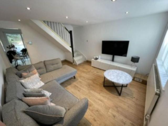 2 bedroom semi detached house to rent