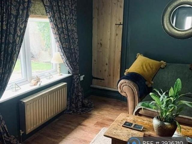2 bedroom semi detached house to rent