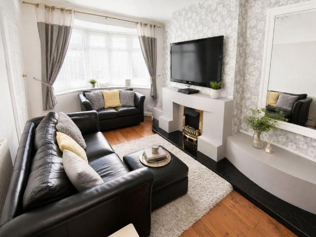 2 bedroom semi detached house to rent