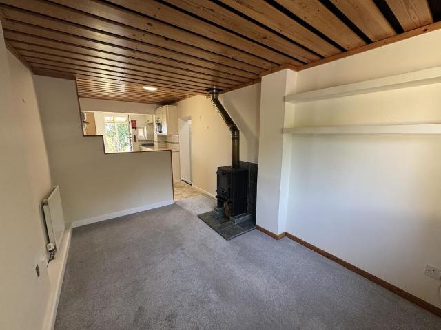 2 bedroom semi detached house to rent