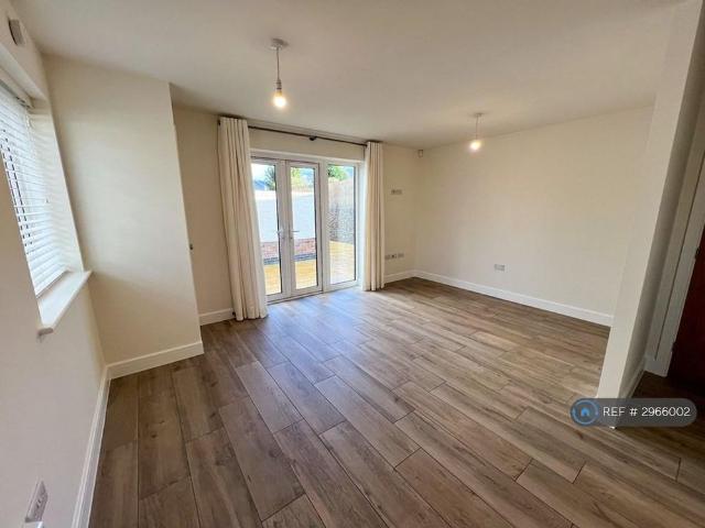 2 bedroom semi detached house to rent