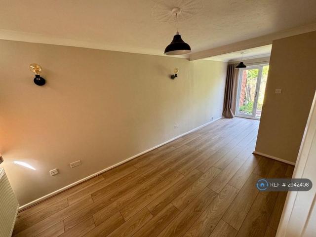 2 bedroom semi detached house to rent